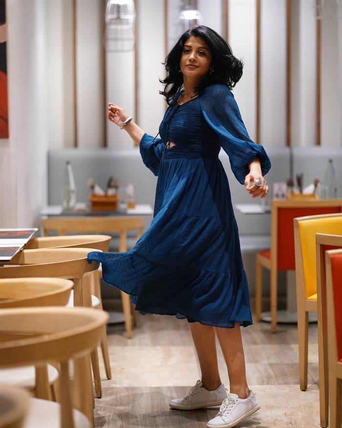 ഇനി അല്‍പ്പം മോഡേണാവാം!! ട്രഡീഷ്ണല്‍ ഔട്ട്ഫിറ്റ് മാറ്റിപ്പിടിച്ച് ...