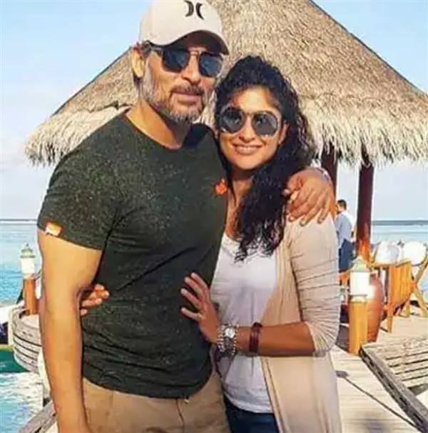 51 வயதாகும் அஜித் பட நடிகையா இது? இளமை மாறாமல் அதே அழகுடன் எப்படி ...