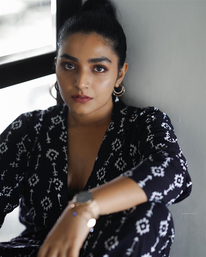 രജിഷ വിജയന്‍ പ്രണയത്തിലോ? വൈറലായി ക്യാമറമാന്റെ ഇന്‍സ്റ്റഗ്രാം കുറിപ്പ് ...