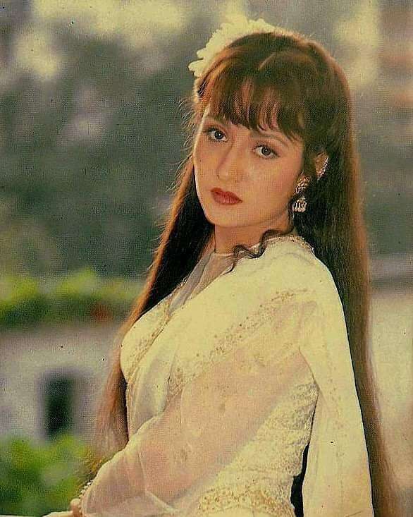 यह दिग्गज एक्ट्रेस अबतक कर चुकी है 4 शादियां, 17 साल की उम्र में पहली बार बनी थी दुल्हनियां ...