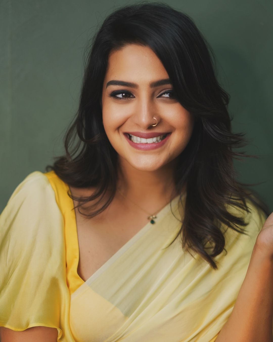സാരിയിൽ ദേവതയായി മോളിവുഡ് സുന്ദരി... സോഷ്യൽ മീഡിയയിൽ മലയാളികളുടെ ...