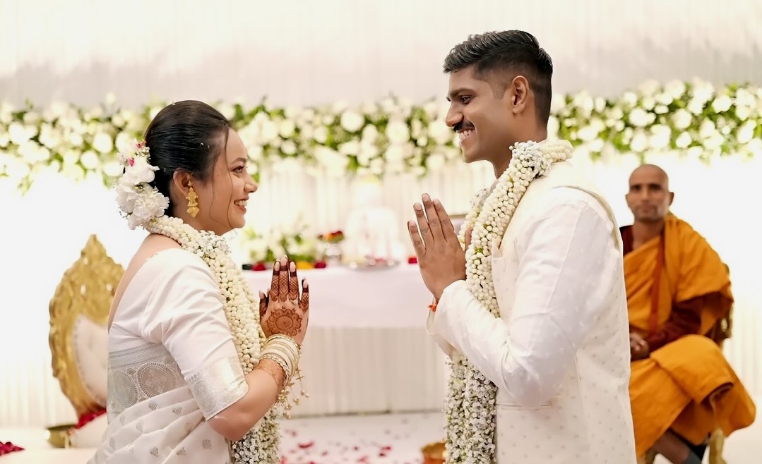 IAS Ria Dabi ने शेयर किया शादी का एल्‍बम, IPS Manish Kumar के लिए लिखी ...