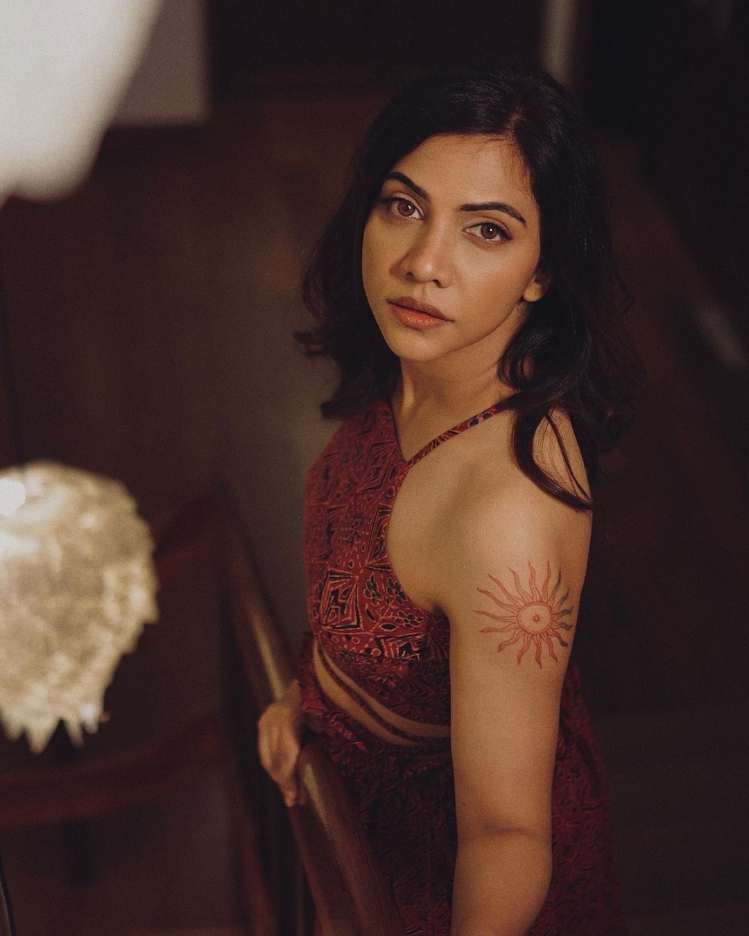 ചിരിയാണ് മെയിൻ... സിംപിൾ ലുക്കിൽ ആരാധക ഹൃദയം കീഴടക്കി മഡോണ; സാരിയി ...