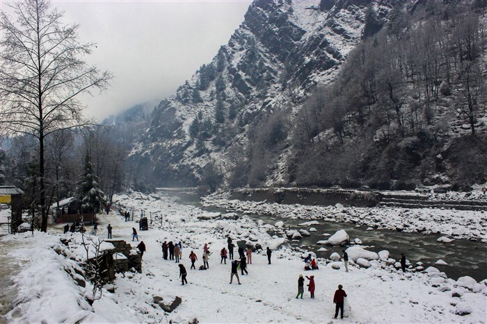 Manali Snowfall Photos: ಮನಾಲಿಯಲ್ಲಿ ಮೈಮರೆತ ಜನ | Manali Snowfall Tourists ...