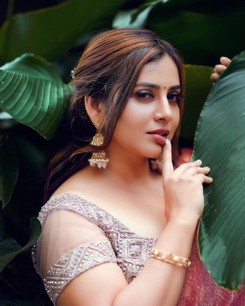 അമ്പമ്പോ...! സാരിയിൽ സെൻസേഷണലായി അന്ന രാജൻ; ആരാധകരെ വീണ്ടും ഞെട്ടിച്ച് ...