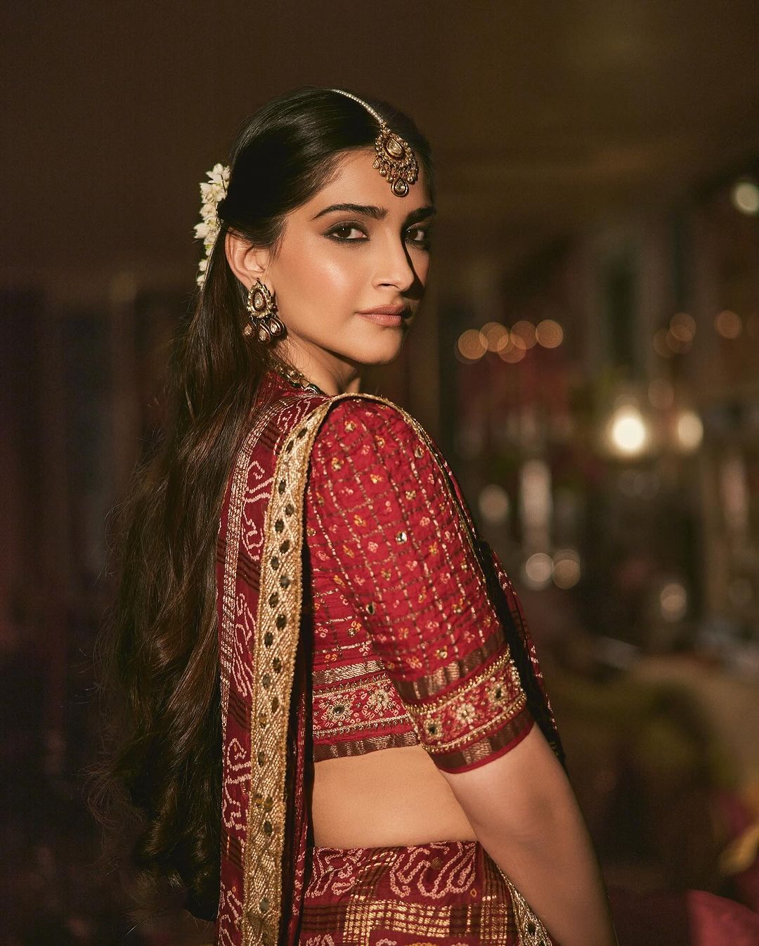 PHOTOS: Sonam Kapoor's Traditional Gharchola Saree Sets New Ethnic Fashion Goals - Oneindia