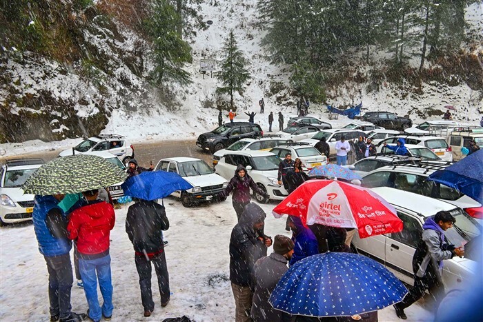 Photos: ಬಿಳಿ ಸೀರೆ ತೊಟ್ಟ ಶಿಮ್ಲಾ, ಇದರಂದ ಕಣ್ತುಂಬಿಕೊಳ್ಳಲು ಪ್ರವಾಸಿಗರ ದಂಡು ...