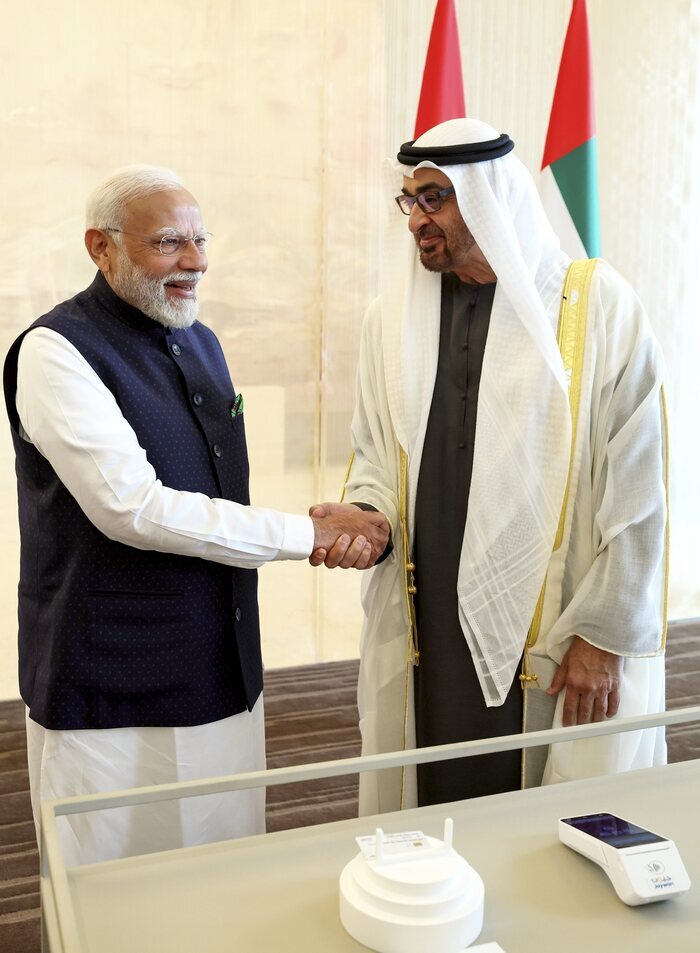 అబుదాబిలో ప్రధాని మోదీ.. "అహ్లాన్ మోదీ" కార్యక్రమానికి తరలివచ్చిన ...