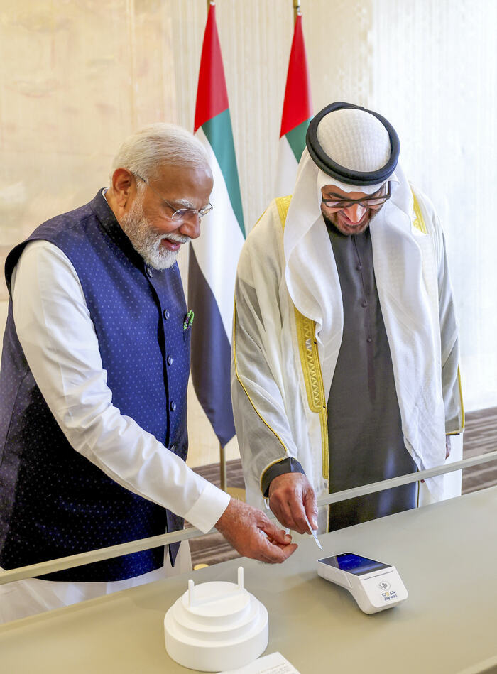 అబుదాబిలో ప్రధాని మోదీ.. "అహ్లాన్ మోదీ" కార్యక్రమానికి తరలివచ్చిన ...