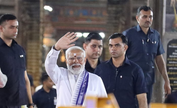 PM Narendra Modi At The Meenakshi Amman Temple In Madurai - Oneindia