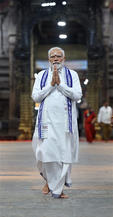 PM Narendra Modi At The Meenakshi Amman Temple In Madurai - Oneindia