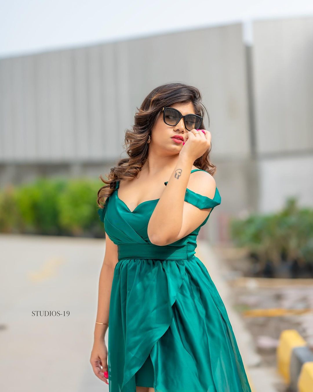 రీతు చౌదరి అందాల మెరుపు.. సొగసులతో చిచ్చు పెట్టేస్తుందిగా! | Ritu Choudhary Is Attracting Guys ...