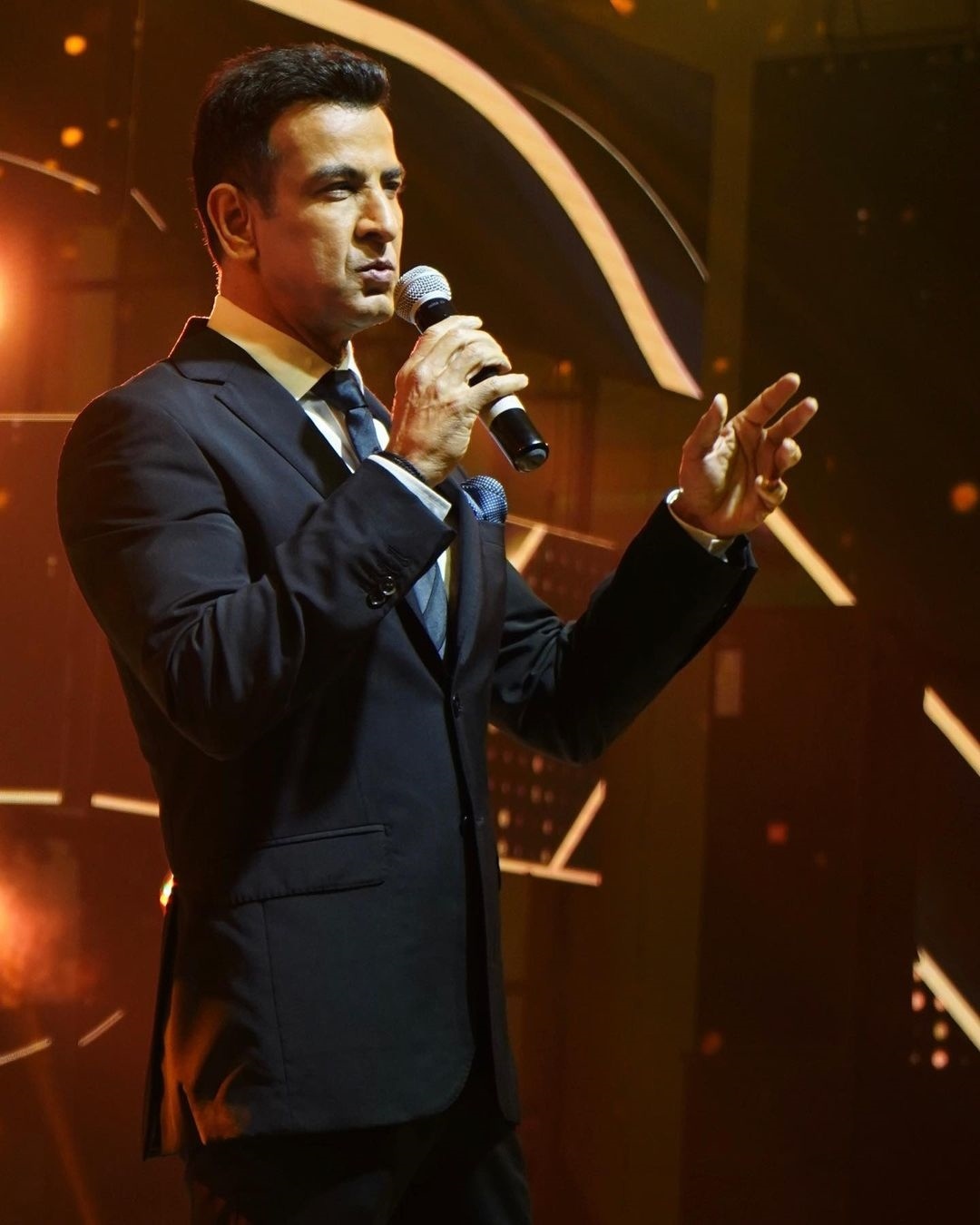 इस गंदी लत की वजह से बर्बाद हुआ रोनित रॉय का चमचमाता करियर, कार में ...