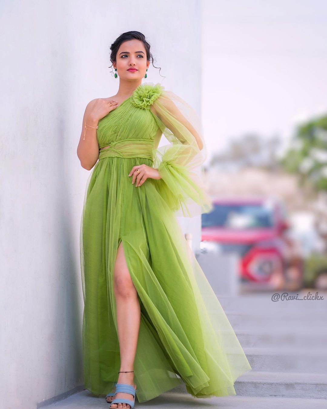 సిరి హనుమంత్ సొగసులు.. కవ్వింపులతో ఊరించేస్తున్న బ్యూటీ. | Siri ...