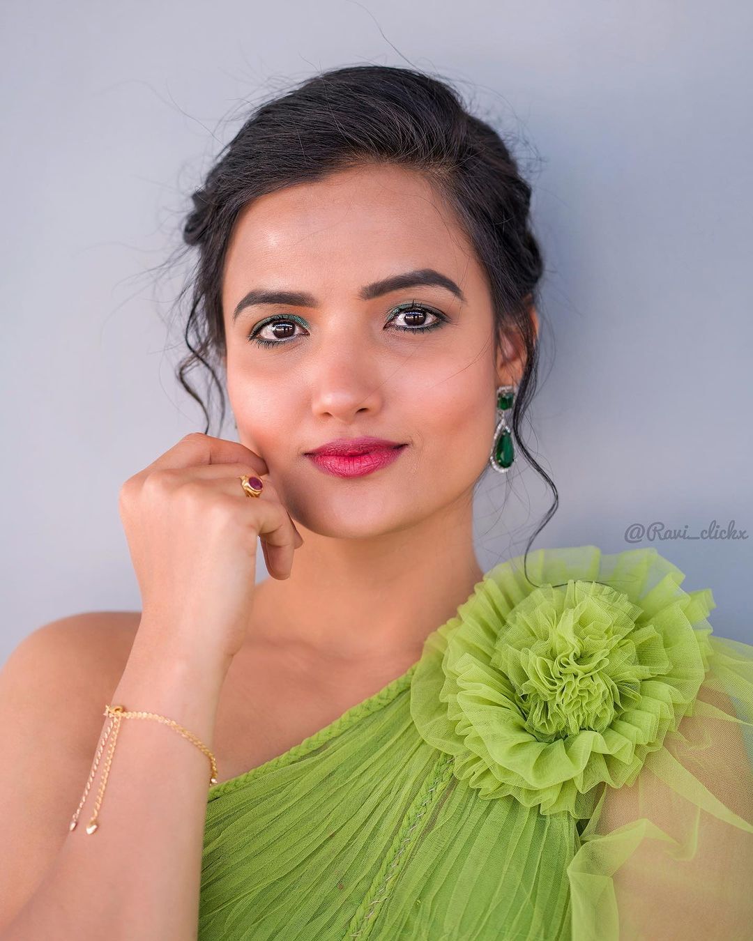 సిరి హనుమంత్ సొగసులు.. కవ్వింపులతో ఊరించేస్తున్న బ్యూటీ. | Siri ...