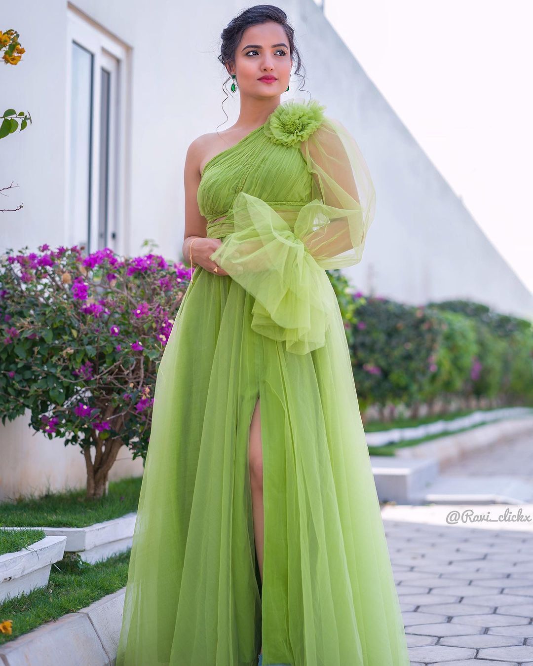 సిరి హనుమంత్ సొగసులు.. కవ్వింపులతో ఊరించేస్తున్న బ్యూటీ. | Siri ...