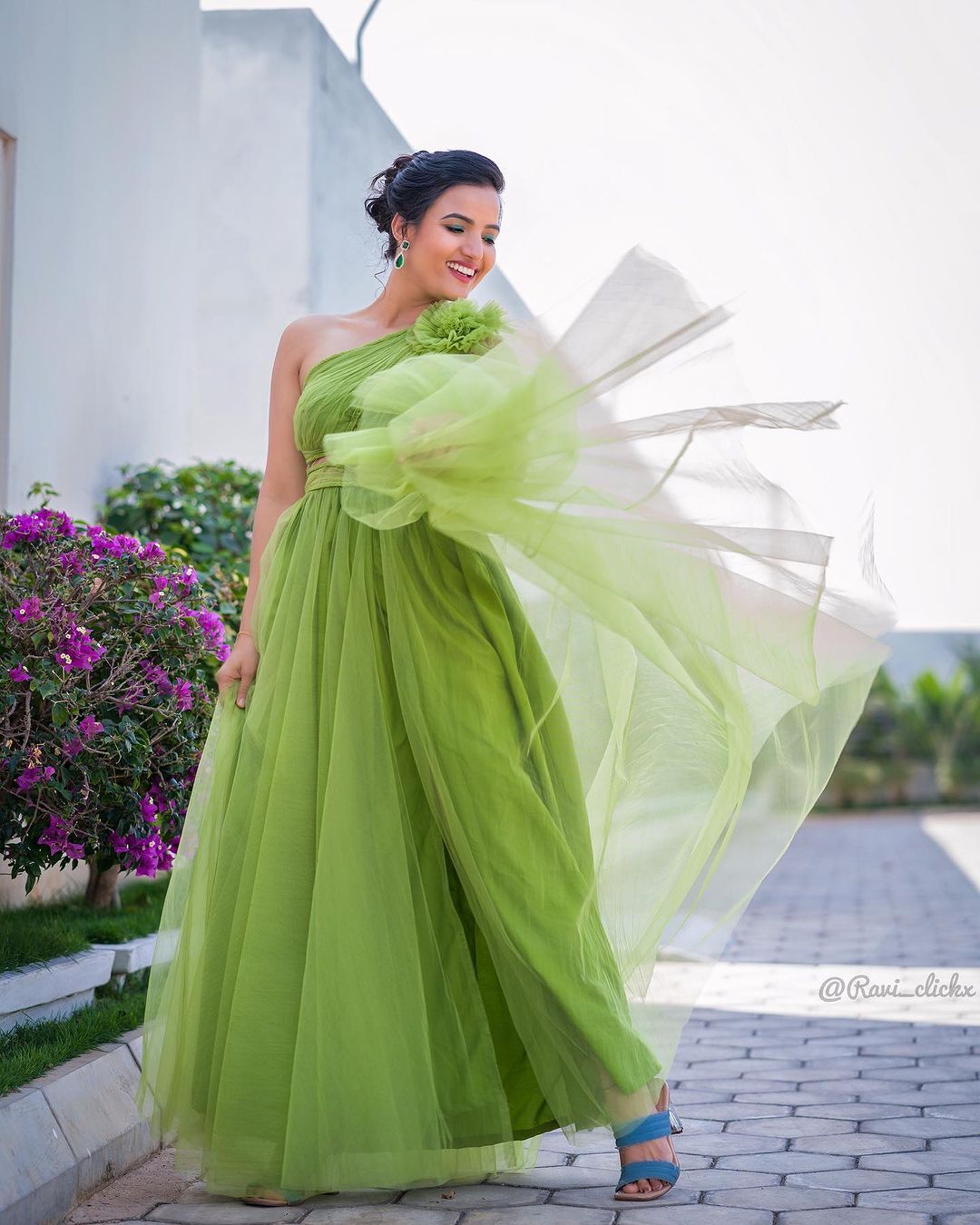 సిరి హనుమంత్ సొగసులు.. కవ్వింపులతో ఊరించేస్తున్న బ్యూటీ. | Siri ...