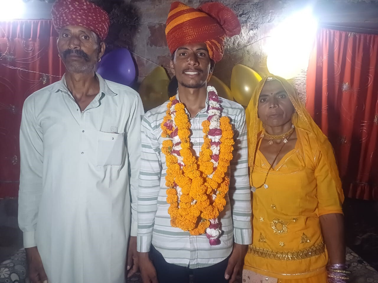 Motivational Story: पूरे गांव में मिसाल बनी भंवरलाल की कामयाबी, पिता ने ...