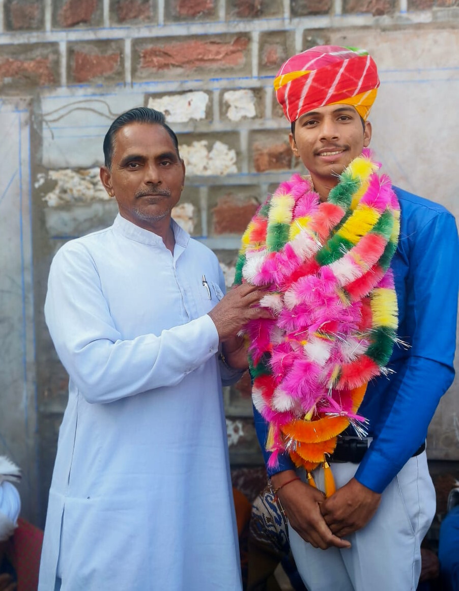 Motivational Story: पूरे गांव में मिसाल बनी भंवरलाल की कामयाबी, पिता ने ...