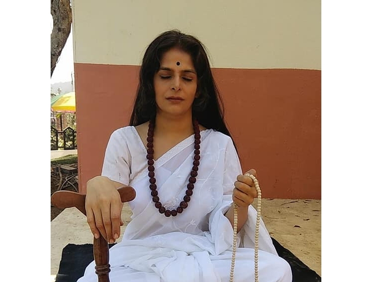 27 साल के करियर और पति को छोड़कर टीवी की ये हॉट एक्ट्रेस बनी जोगन ...