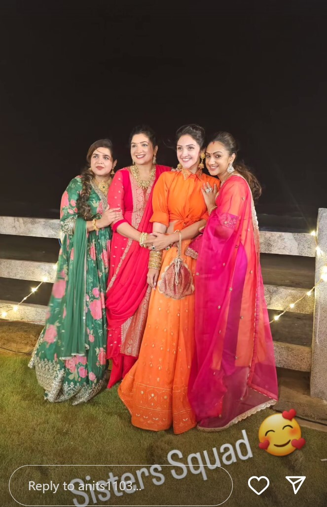 விஜயகுமார் வீட்டில் விசேஷம்.. ஆட்டம் பாட்டத்துடன் நடந்த மெஹந்தி ...