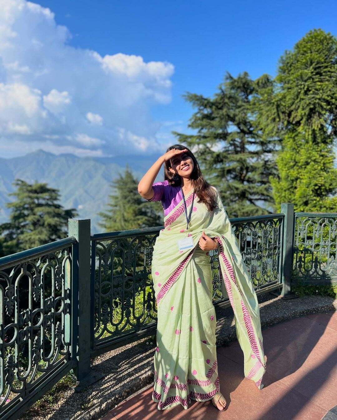 'इतनी सुंदर और IAS भी...', महिला अफसर पर फिदा हैं लोग, पिता के सपने लिए ...