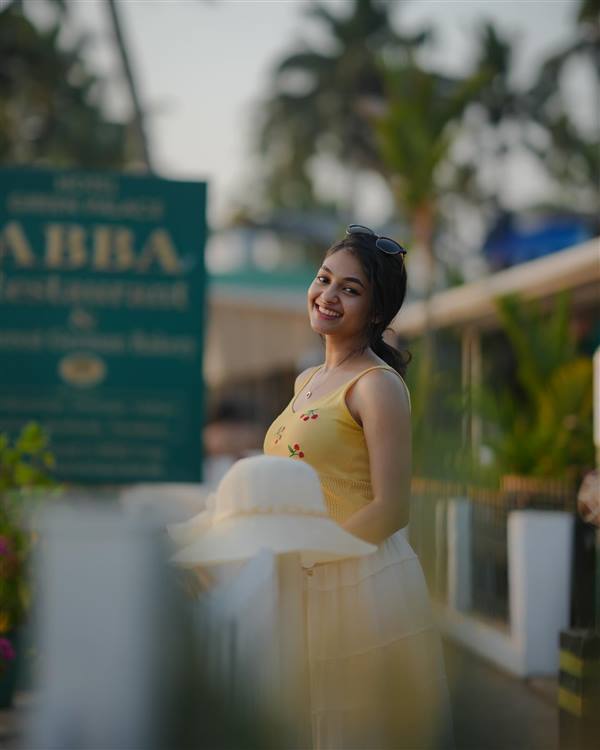 லவ் டுடே நாயகியா இது? கிளாமர் ட்ரெஸ்ஸில் வேற லெவல் போட்டோஷூட் ...