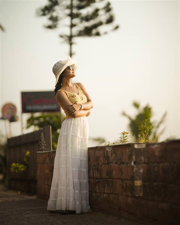 லவ் டுடே நாயகியா இது? கிளாமர் ட்ரெஸ்ஸில் வேற லெவல் போட்டோஷூட் ...