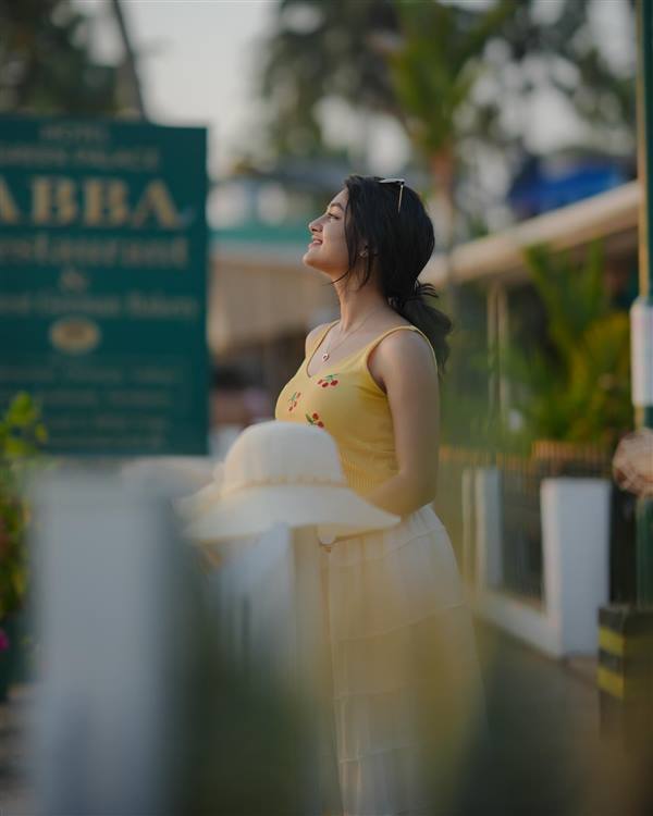 லவ் டுடே நாயகியா இது? கிளாமர் ட்ரெஸ்ஸில் வேற லெவல் போட்டோஷூட் ...