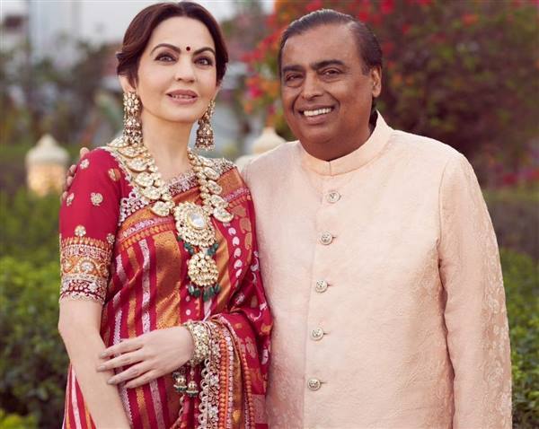 நீதா அம்பானியின் சகோதரியை பாத்துருக்கீங்களா? அப்படியே ஜெராக்ஸ் எடுத்தது ...