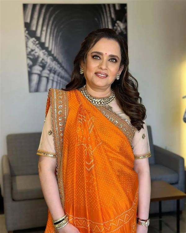 நீதா அம்பானியின் சகோதரியை பாத்துருக்கீங்களா? அப்படியே ஜெராக்ஸ் எடுத்தது ...