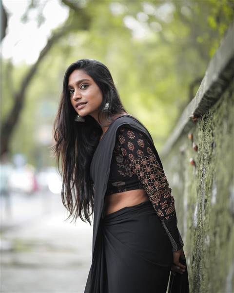 வாகமெனில் சுற்றி வரும் விஜய் டிவி நடிகை.. லைக்குகளை குவிக்கும் ...