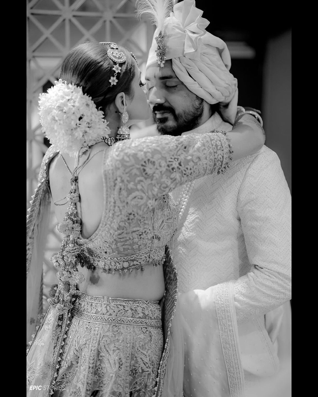 शादी निपटाते ही हनीमून पर पहुंची फेमस एक्ट्रेस, पति के साथ रोमांटिक ...