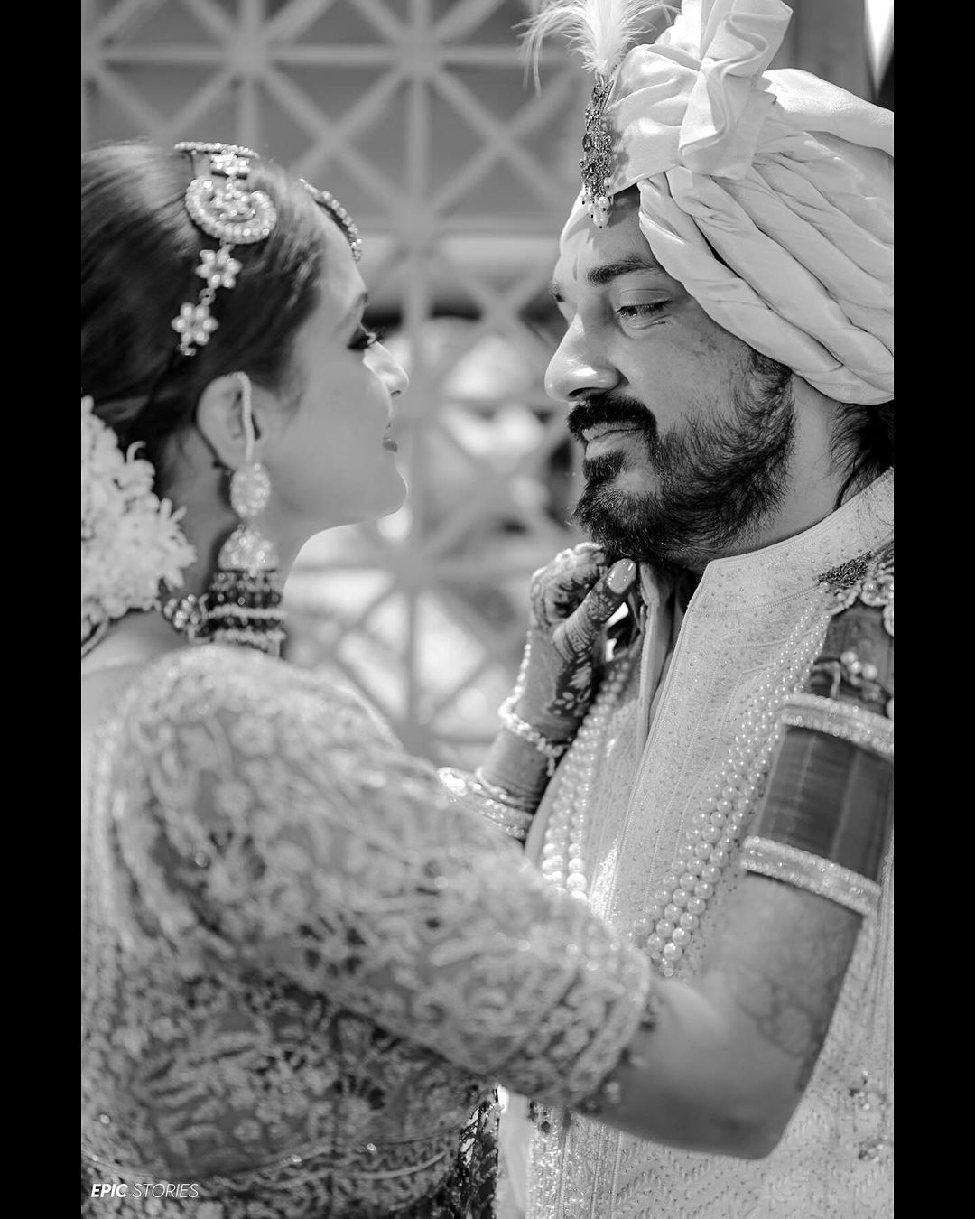 शादी निपटाते ही हनीमून पर पहुंची फेमस एक्ट्रेस, पति के साथ रोमांटिक ...