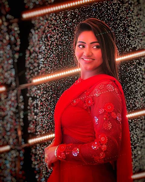 ஓஹோ.. இது தான் கேசுவல் லுக்கா! சேலையில் ஜம்முன்னு போஸ் கொடுத்த ஷாலு ...