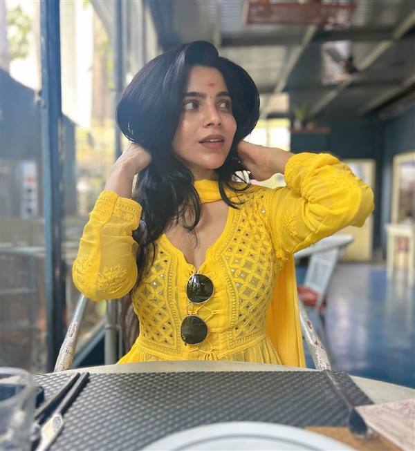 மஞ்சள் மேகமாய் மாறிய திவ்யபாரதி.. இணையத்தலை கலக்கும் கிளாமர் ஸ்டில்ஸ் ...