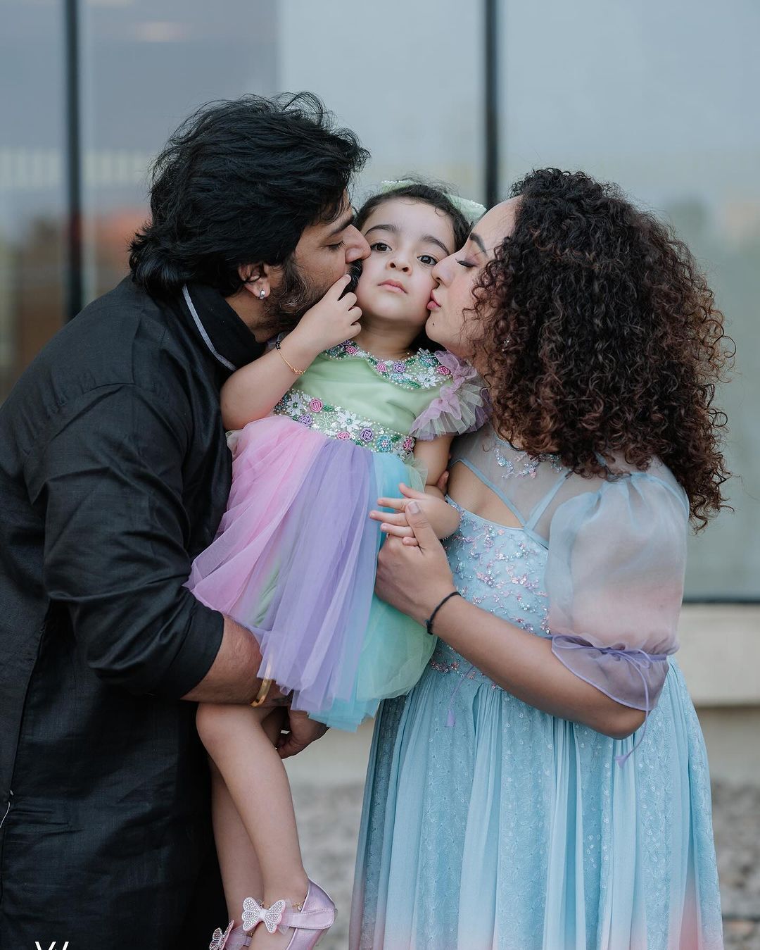 ആ 'എക്‌സ്പ്രഷന്‍സ്' അമ്മയേപ്പെലെ തന്നെ!! എന്തൊരു ക്യൂട്ടാണ് നിലു ബേബിയെ ...