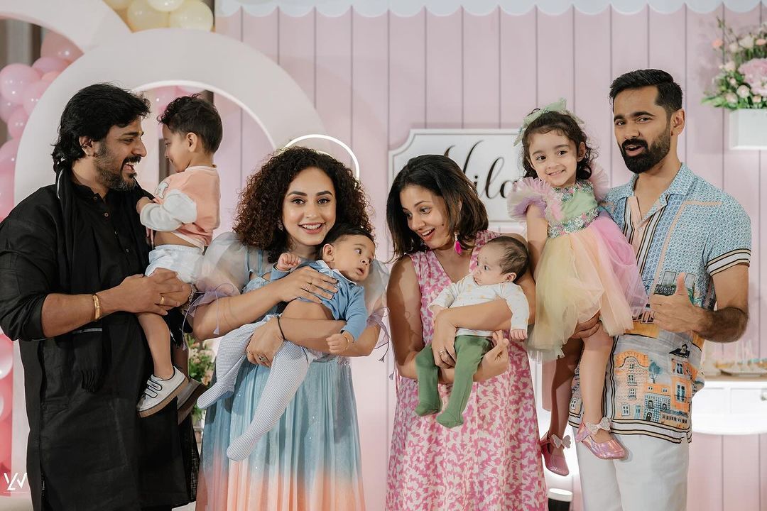 ആ 'എക്‌സ്പ്രഷന്‍സ്' അമ്മയേപ്പെലെ തന്നെ!! എന്തൊരു ക്യൂട്ടാണ് നിലു ബേബിയെ ...