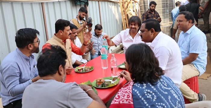 ಬೀರೂರಿನಲ್ಲಿ ಪತ್ನಿ ಜೊತೆ ಬಿಸಿ-ಬಿಸಿ ದೋಸೆ ಸವಿದ ಶಿವಣ್ಣ | Actor Shivarajkumar ...