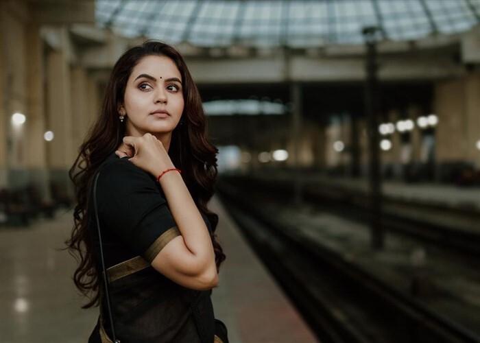 Actress Chaitra Reddy: ಕಪ್ಪು ಸೀರೆಯಲ್ಲಿ 'ಡಿಫರೆಂಟ್' ಫೂಟೋಶೂಟ್: 'ವಾವ್' ಎಂದ ...