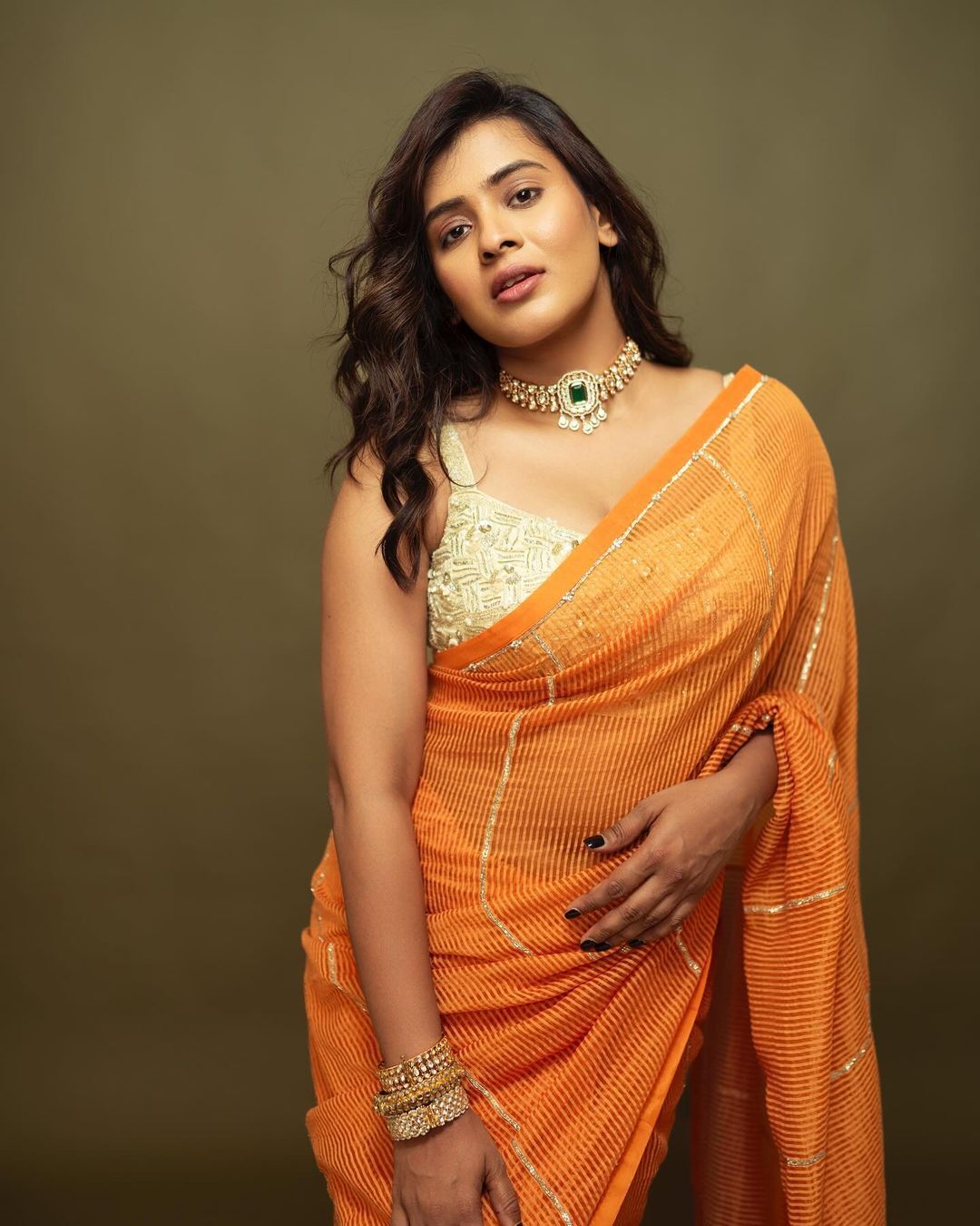 హెబ్బా పటేల్ కవ్వింపులు.. చీర కట్టులో హీటెక్కించేస్తుందిగా! | Actress ...