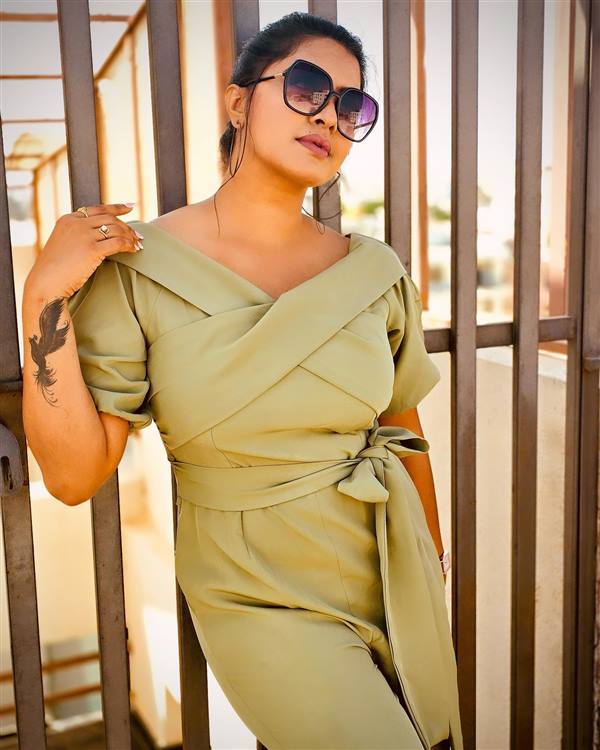 மாடர்ன் அவுட் பிட்டில் மிரள வைக்கும் பிக் பாஸ் ரச்சிதா.. லேட்டஸ்ட் ...