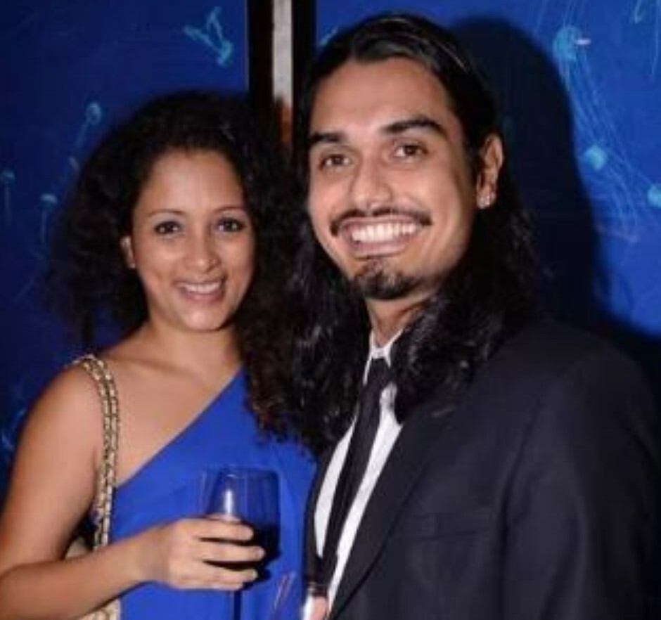 ஏற்கனவே கல்யாணம் ஆயிடுச்சாம்? 15 வயசுல பொண்ணு இருக்காம்? இரண்டாவது மனைவியாகும் வரலட்சுமி ...