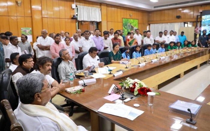 ಮಕ್ಕಳೊಂದಿಗೆ ಸಿಎಂ ಸಂವಾದ: ಶಾಲೆಯ ದಾಖಲೆಗಳಲ್ಲಿ ತಮ್ಮ ಹುಟ್ಟಿದ ದಿನಾಂಕವನ್ನ ...