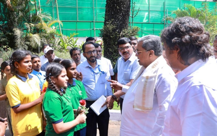 ಮಕ್ಕಳೊಂದಿಗೆ ಸಿಎಂ ಸಂವಾದ: ಶಾಲೆಯ ದಾಖಲೆಗಳಲ್ಲಿ ತಮ್ಮ ಹುಟ್ಟಿದ ದಿನಾಂಕವನ್ನ ...