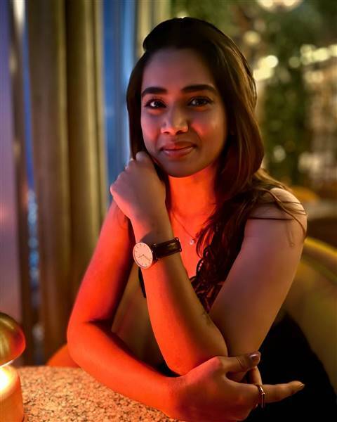 துபாயில் போட்டோஷூட் நடத்திய ' பாண்டவர் இல்லம்' நடிகை.. இப்போ என்ன ...