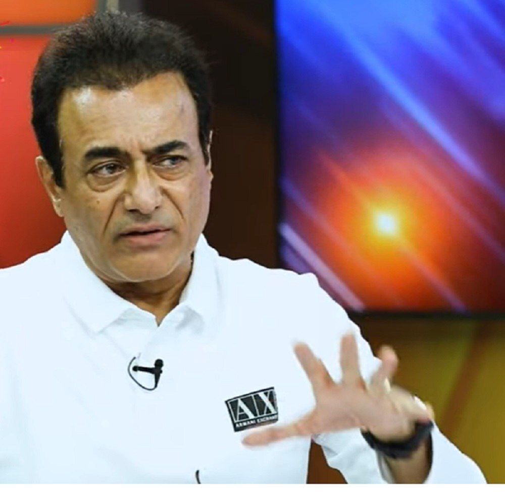 बेटियों को पापा बुलाने में आती है घिन, IAS पत्नी भी कर चुकी हैं चौंकाने ...