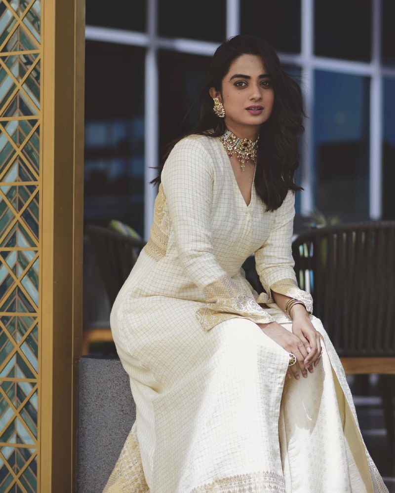 ബ്ലാക്ക് ആന്റ് വൈറ്റ് കോംമ്പോയുമായി നമിത പ്രമോദ്... ഇൻസ്റ്റയിൽ ഇ ...