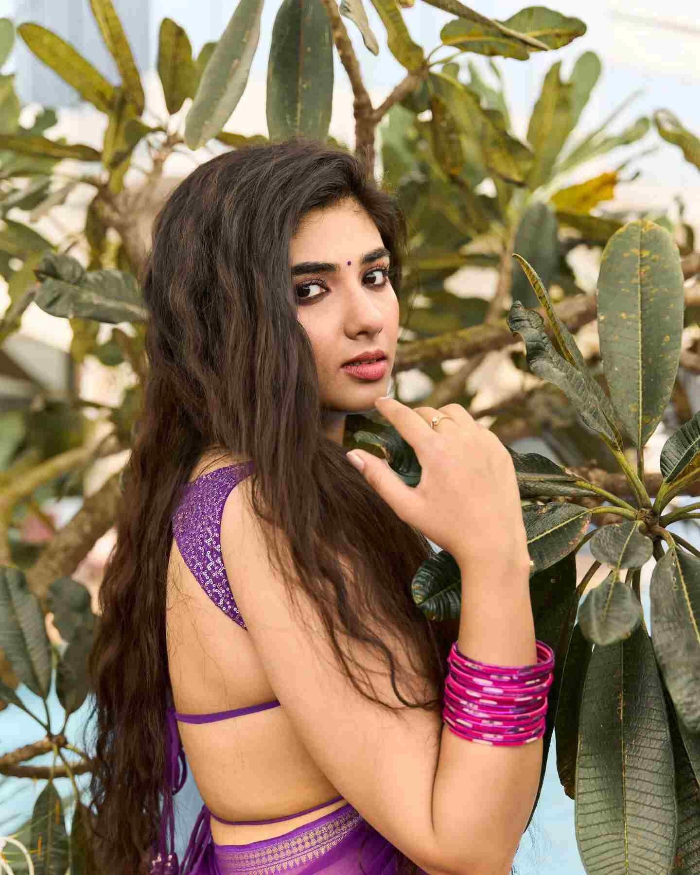 కవ్వింపులో కాక పుట్టిస్తున్న ప్రగ్యా నగ్రా.. డోస్ పెంచేస్తుందిగా! | Pragya Nagra Is Mesmerizing ...