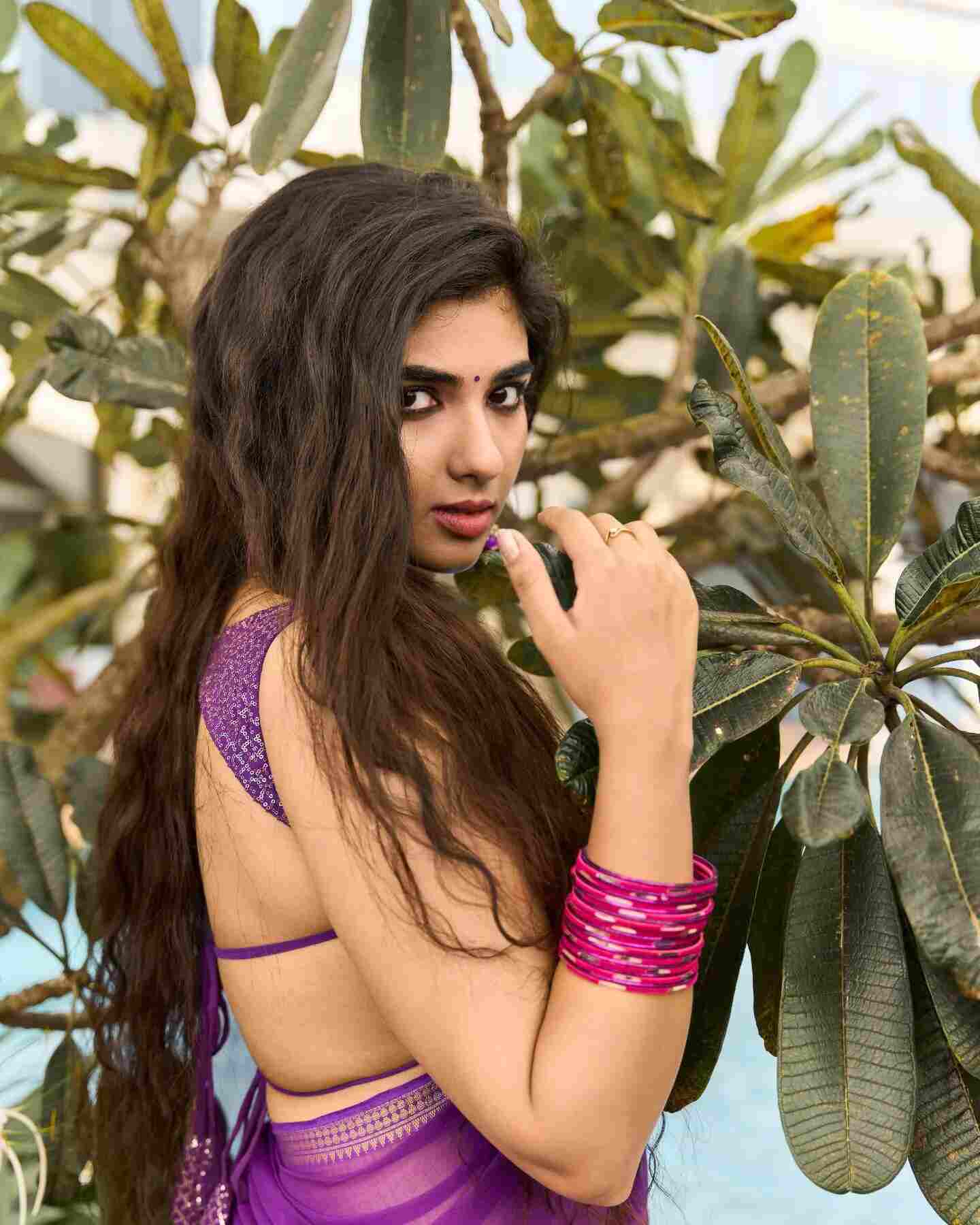 కవ్వింపులో కాక పుట్టిస్తున్న ప్రగ్యా నగ్రా.. డోస్ పెంచేస్తుందిగా! | Pragya Nagra Is Mesmerizing ...